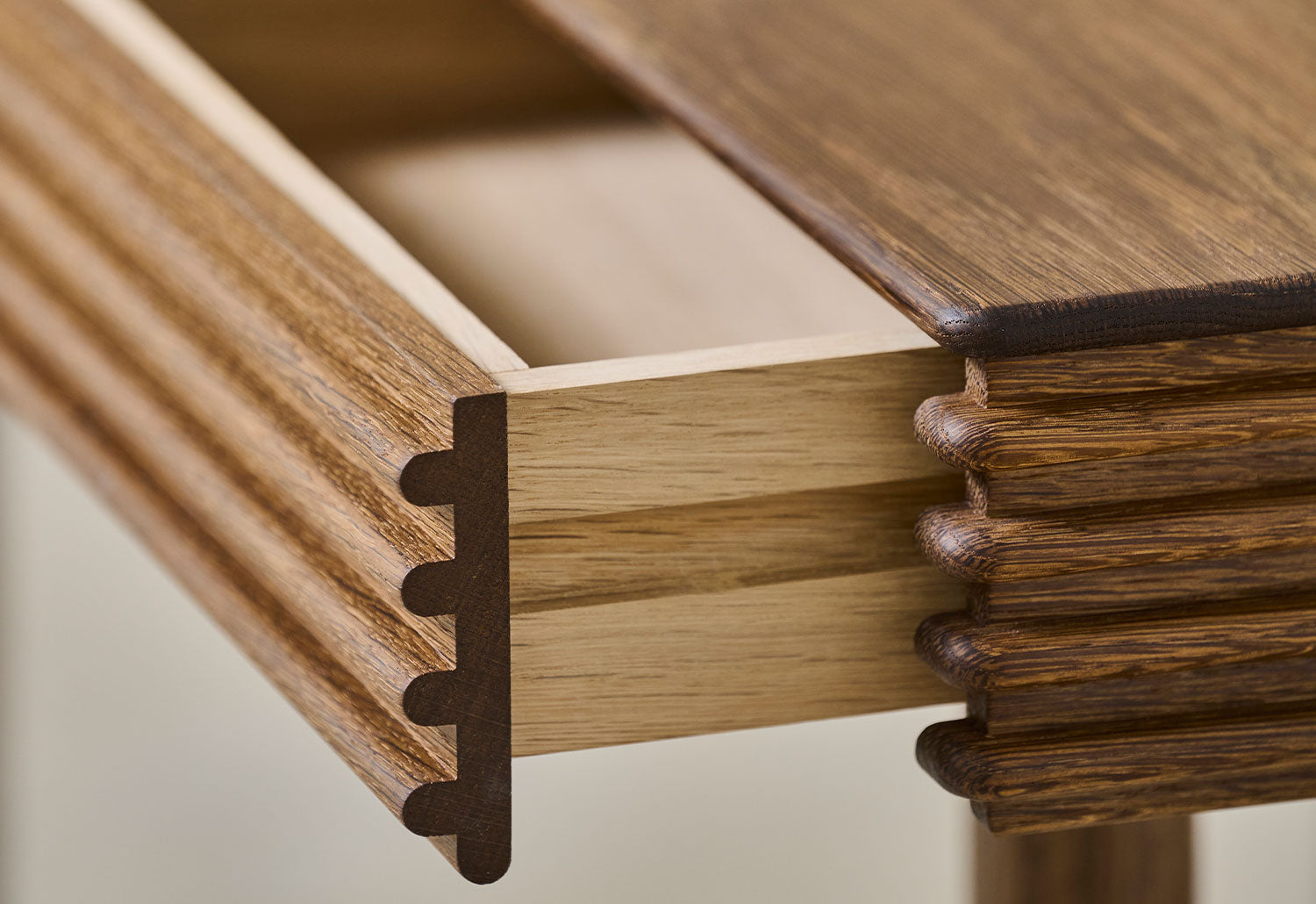 DK3 Groove Desk | twentytwentyone