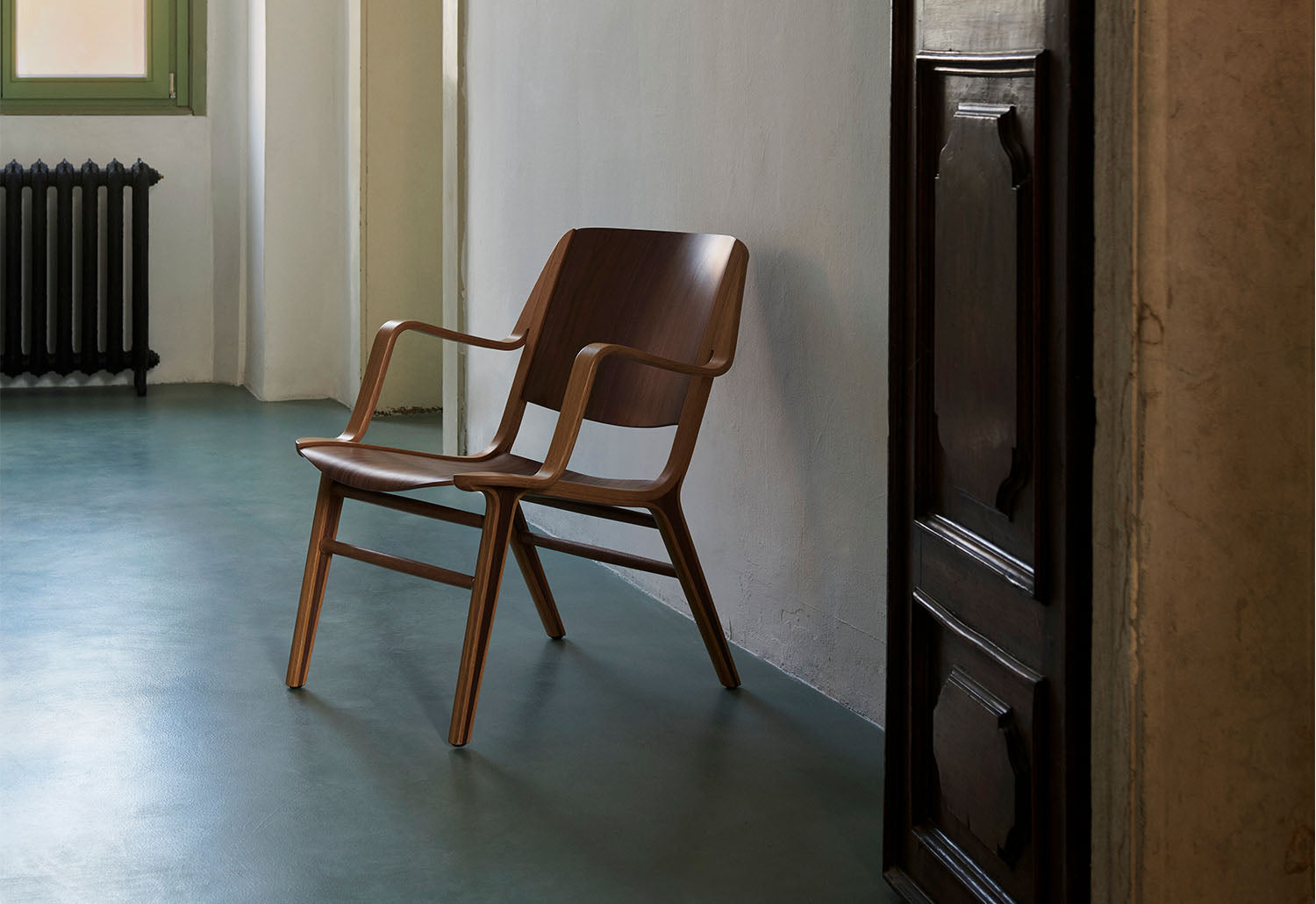 &Tradition AX Chair HM11 | twentytwentyone | Dark stained oak