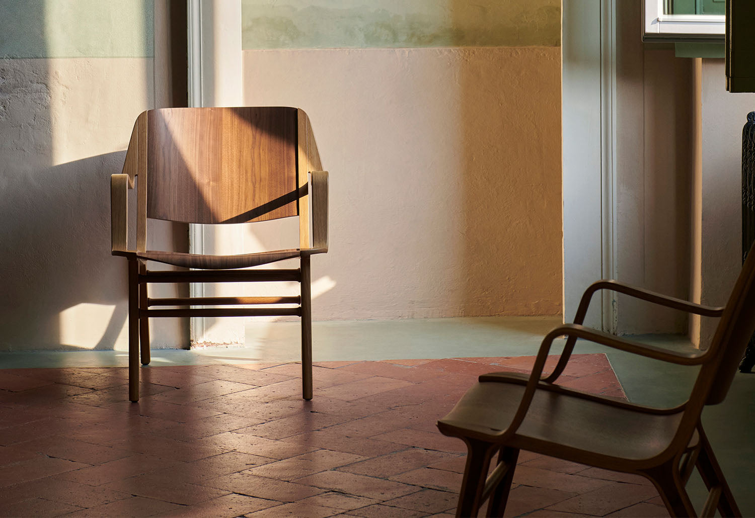 &Tradition AX Chair HM11 | twentytwentyone | Dark stained oak