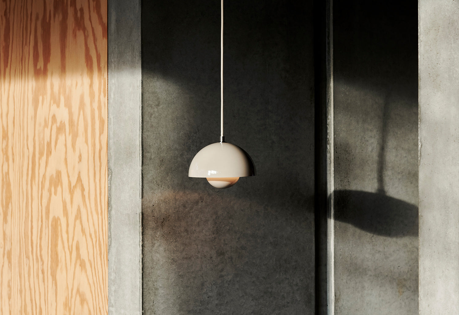 &Tradition Flowerpot Pendant | VP10 | twentytwentyone | Chrome-plated ...