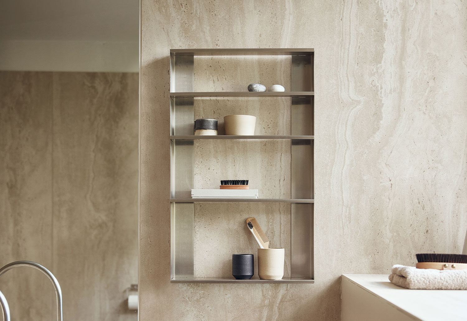 Form & Refine Taper Shelf Case | twentytwentyone