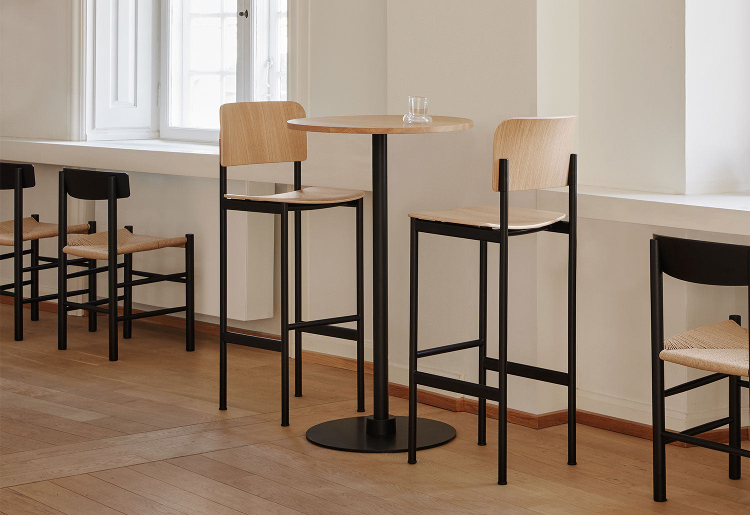 Fredericia Plan Column Table | Round | twentytwentyone | Oak light oil ...