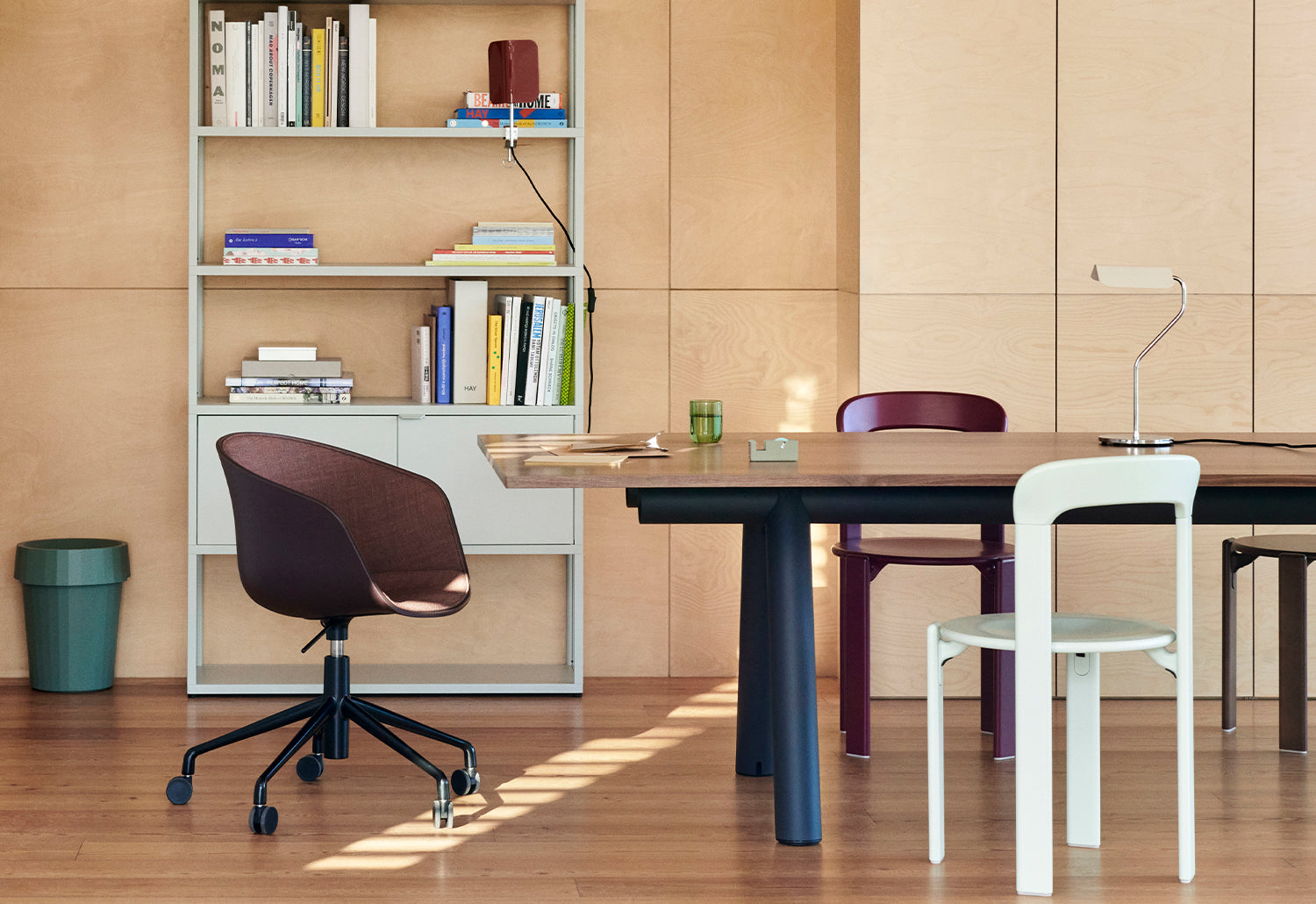 HAY Apex Table Lamp | twentytwentyone | Oyster White - Colour