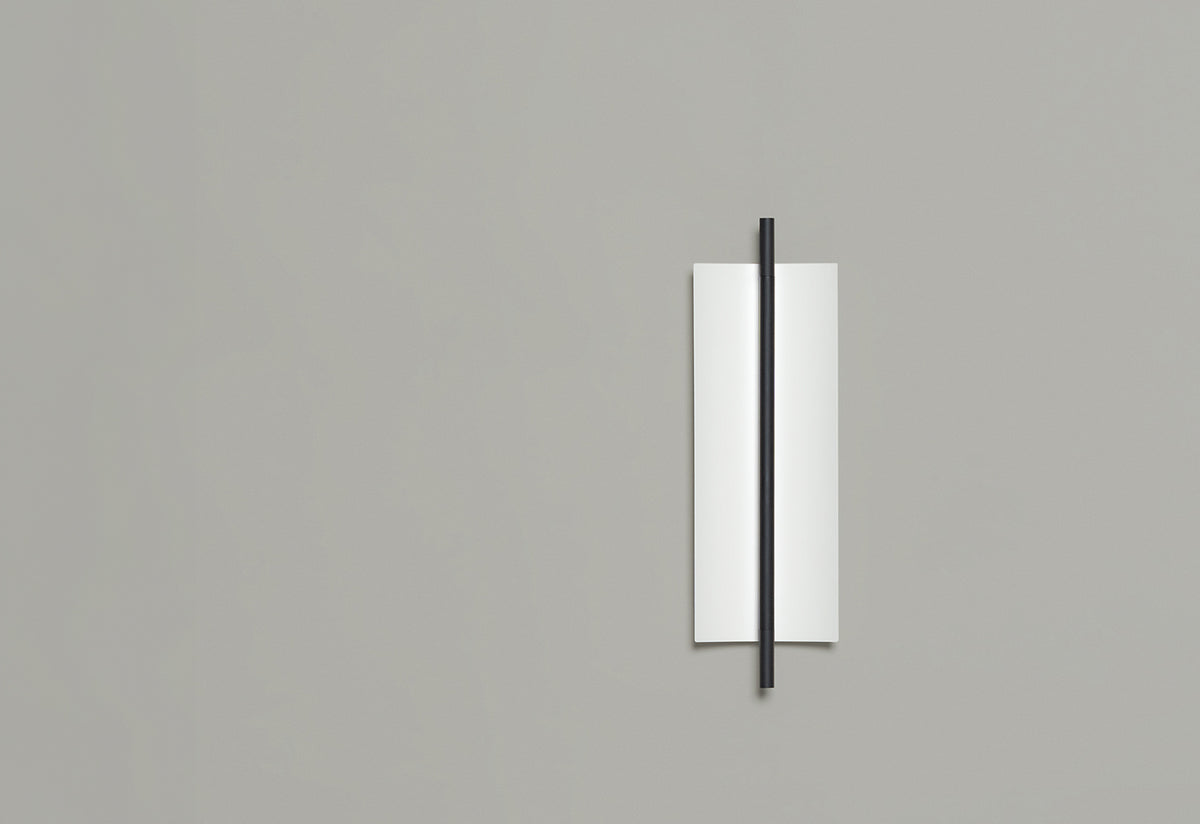 Santa + Cole Lámina 45 wall light | twentytwentyone