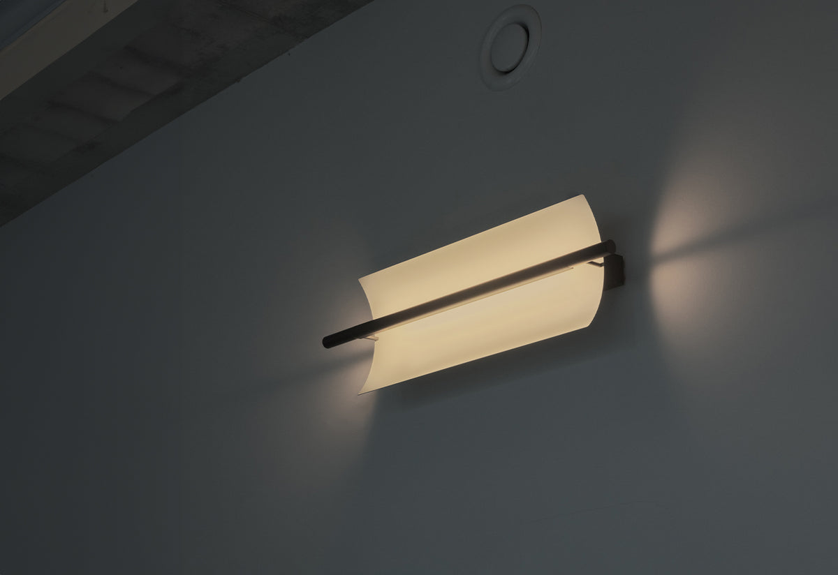 Santa + Cole Lámina 45 wall light | twentytwentyone