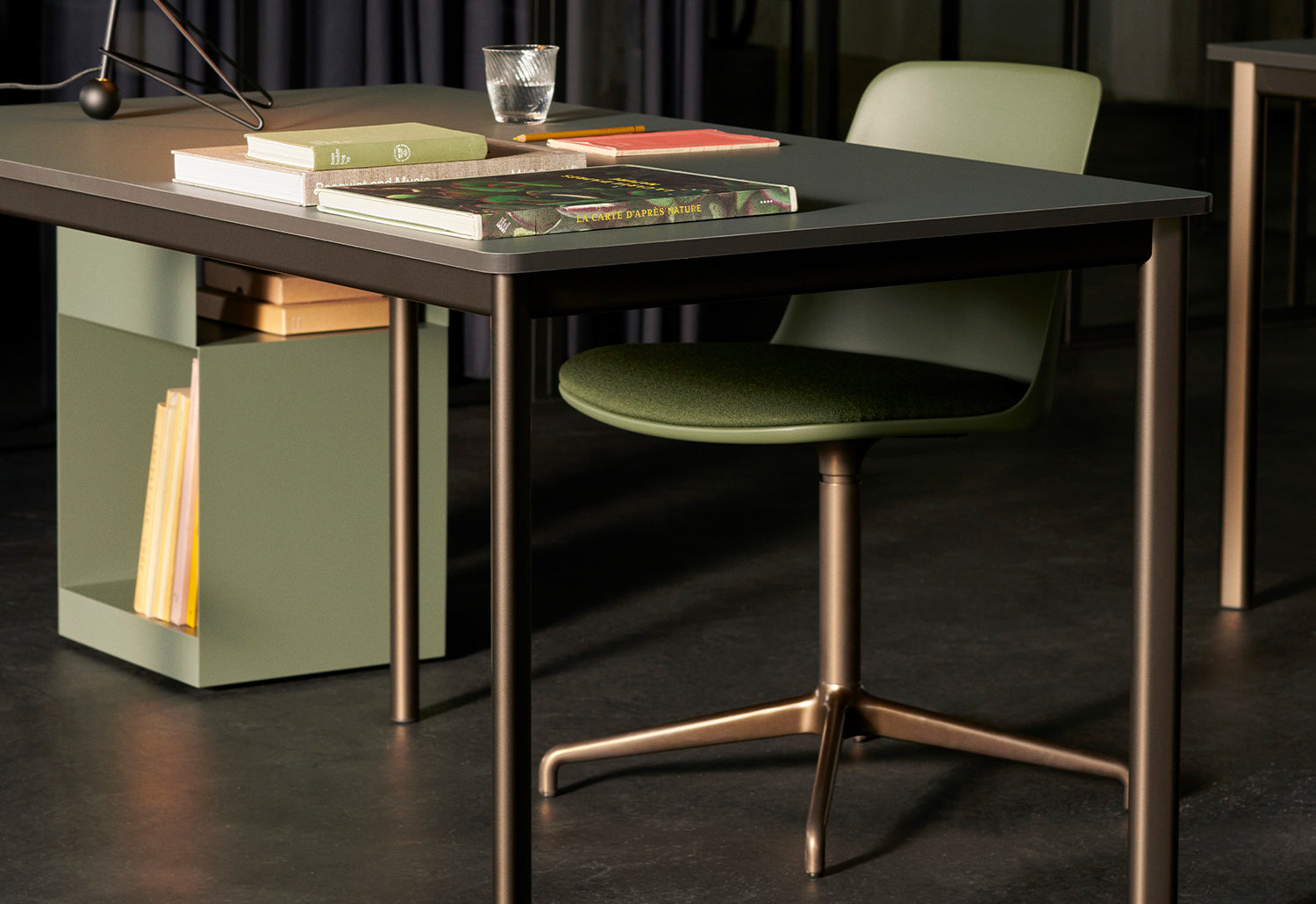 &Tradition Rely Swivel Chair | Upholstered Seat HW12 | twentytwentyone