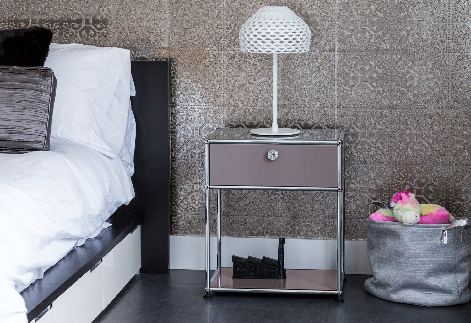 USM Haller M54 Side Table | twentytwentyone | USM Olive Green - Colour