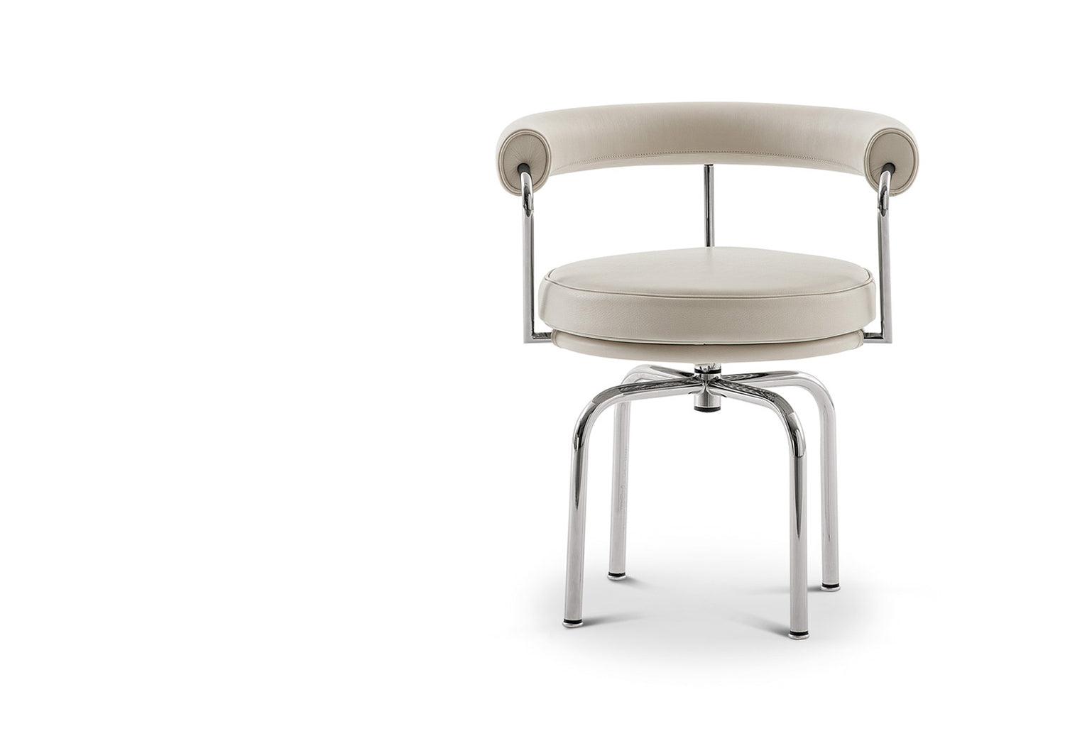 Cassina 7 Fauteuil Tournant Chair | twentytwentyone
