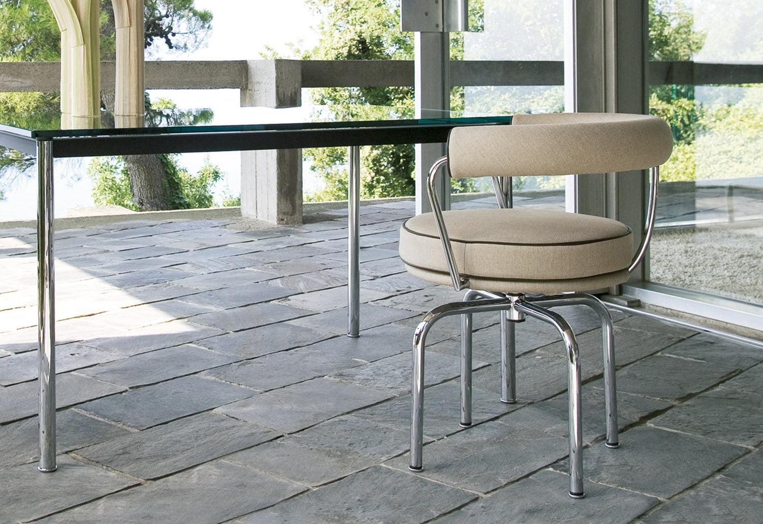 Cassina 7 Fauteuil Tournant Chair | twentytwentyone