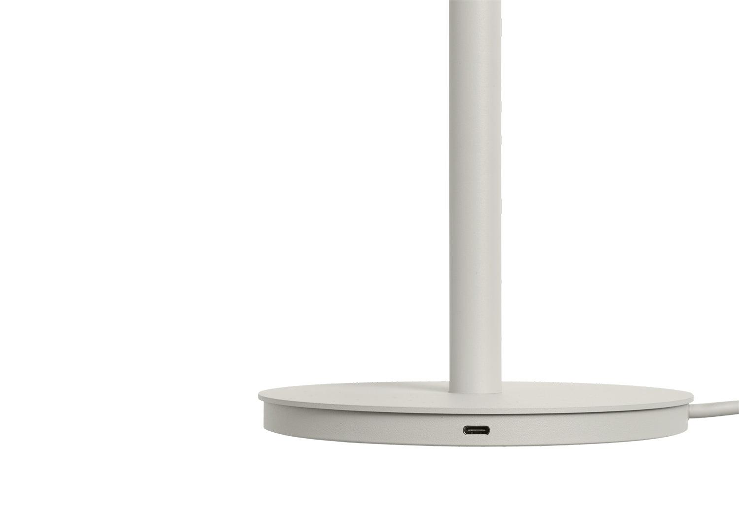 Muuto Linear Table Lamp | twentytwentyone