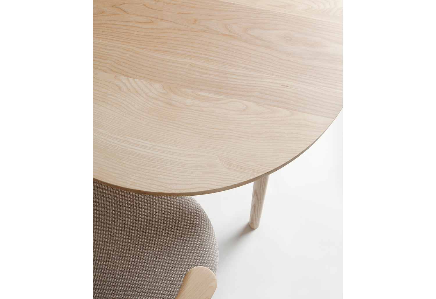 Nikari Skandi Round Table | twentytwentyone