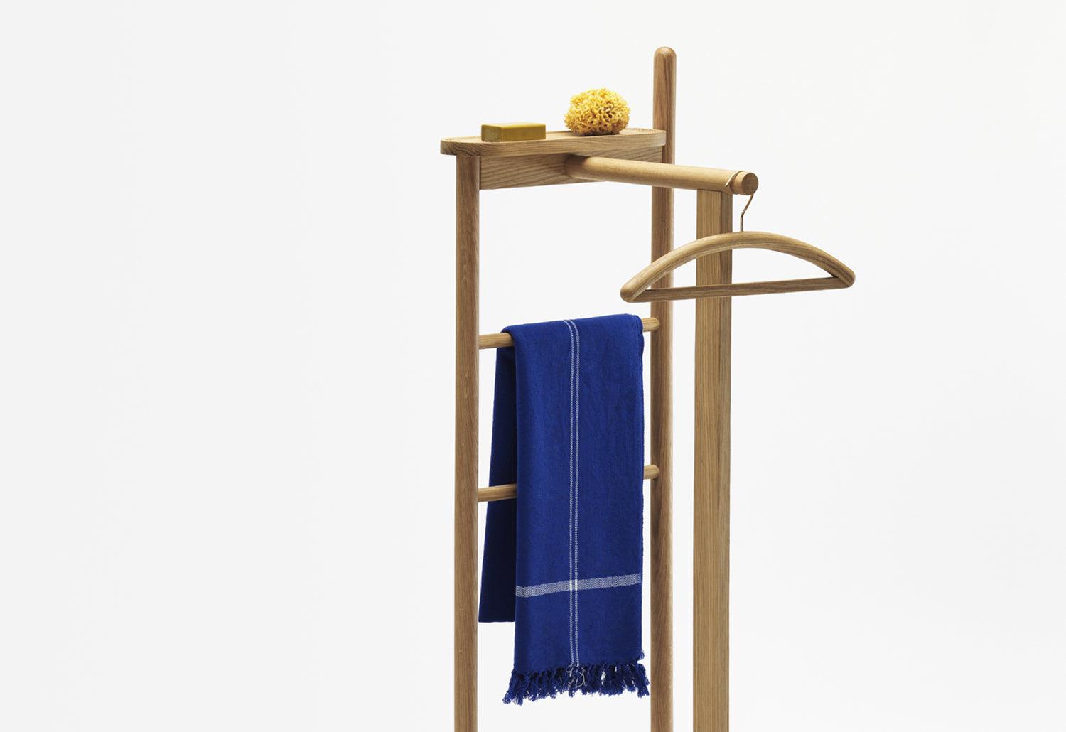 Zilio A&C Stan coat hanger | twentytwentyone | Oak natural