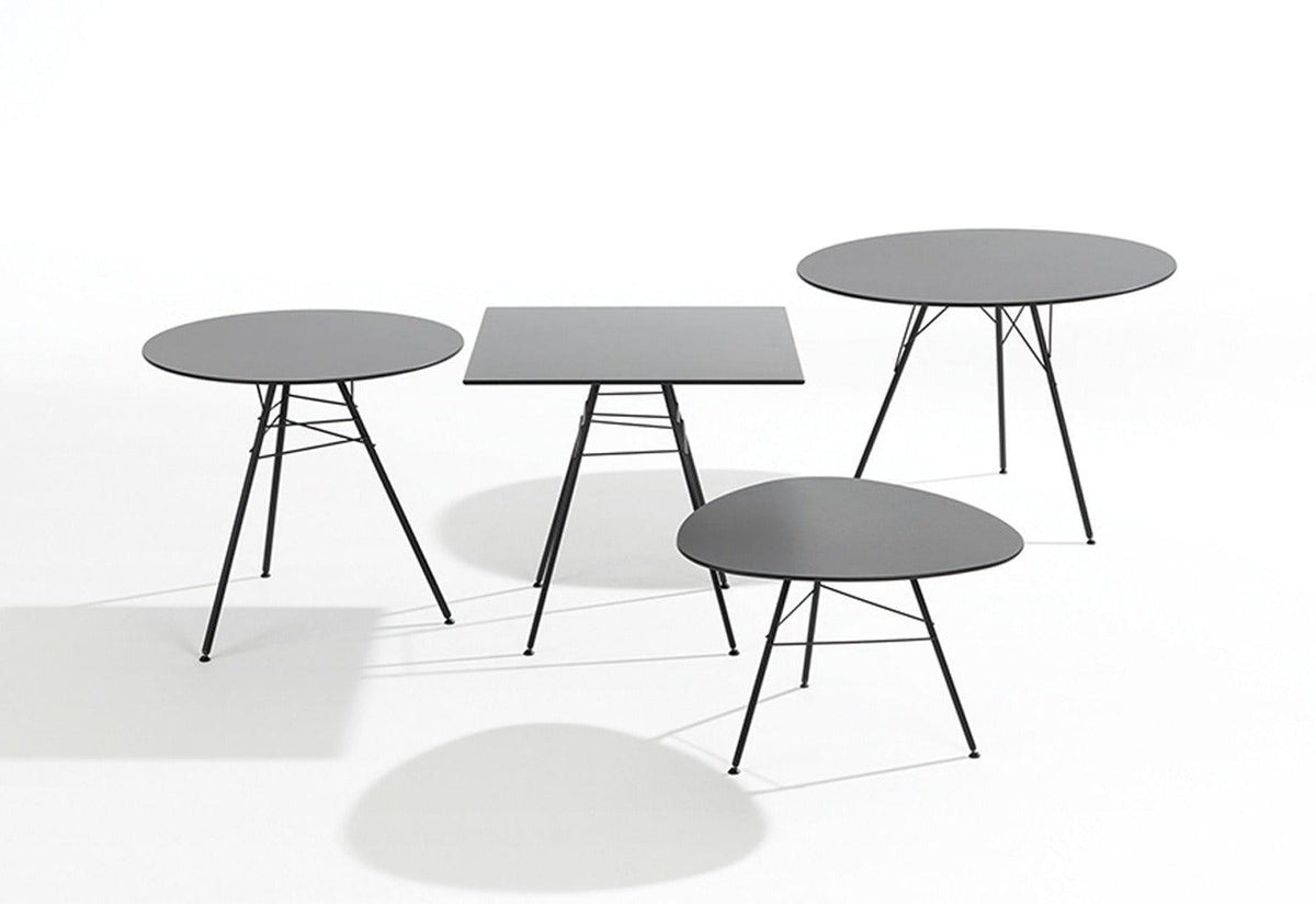 Arper Leaf outdoor table round | twentytwentyone